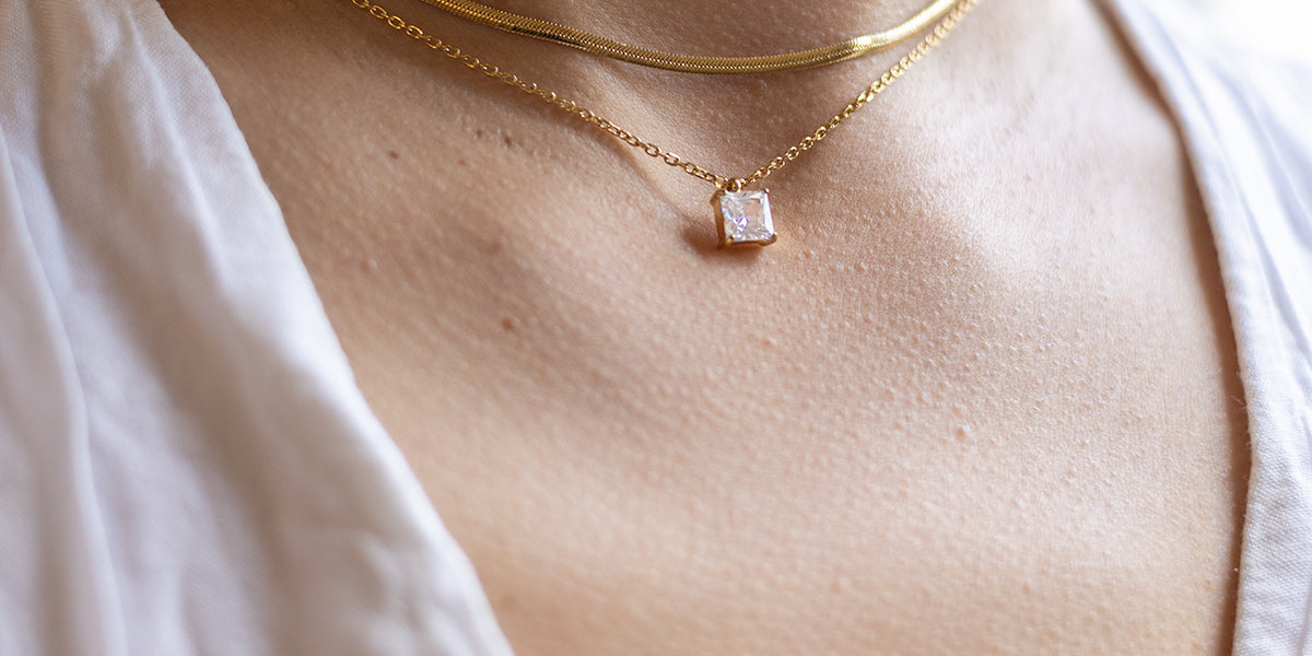 Bijou de dos Cheryl (Acier doré) – Zag Bijoux